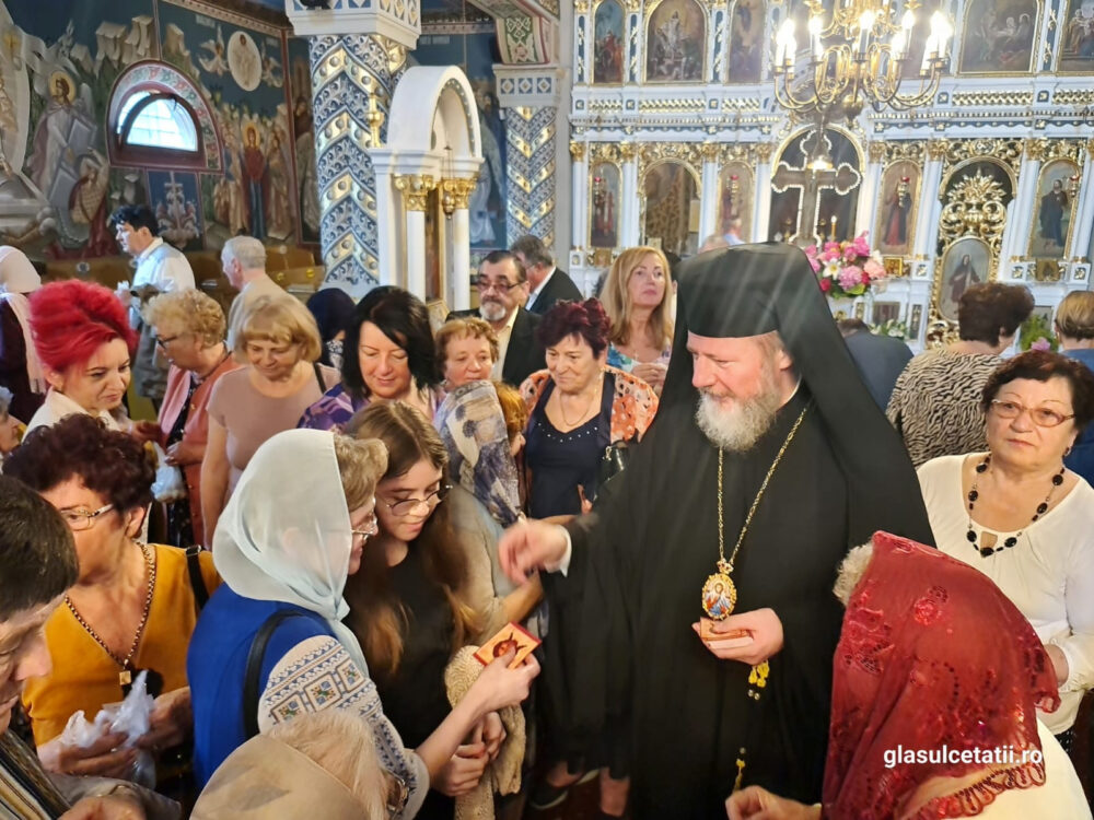 Prezență arhierească la biserica ,,Adormirea Maicii Domnului” a ...