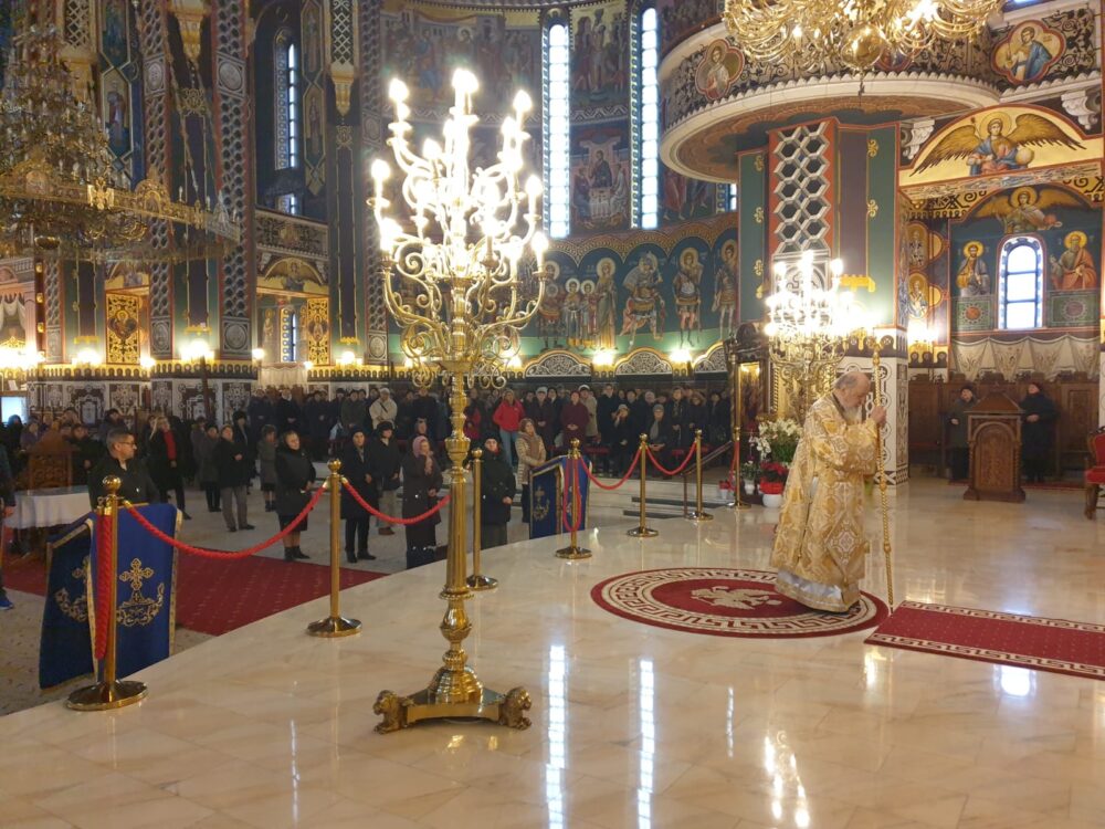 Sfântul Ierarh Nicolae sărbătorit la Catedrala Arhiepiscopală din Arad ...