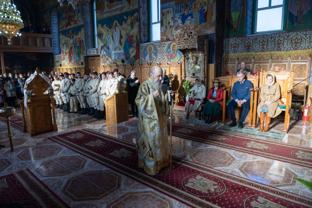 Prezență regală la Sfânta Liturghie săvârșită de IPS Părinte Timotei ...
